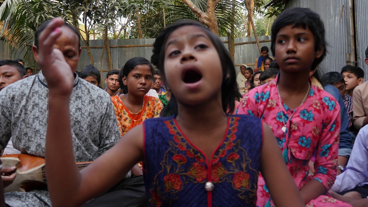 Young Girl Singing Spiritual Song by Lalan Fakir - YouTube