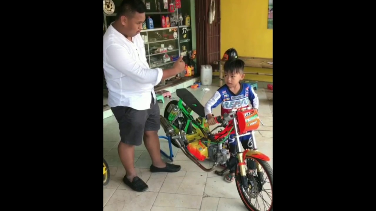 Trending 'viral' ajudan pribadi ternyata anak racing ! Ini buktinya ...