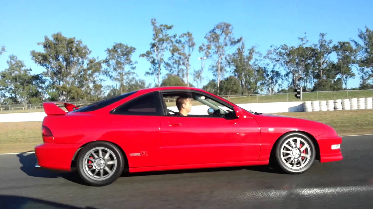 B20vtec EG civic vs DC2 Type R - YouTube