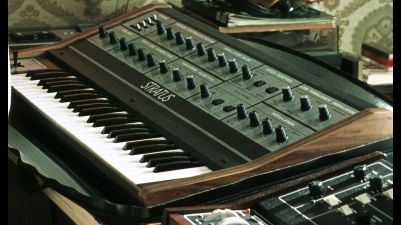 Improvisation 1981 with Crumar Stratus, Moog Prodigy, Yamaha CS-10 ...