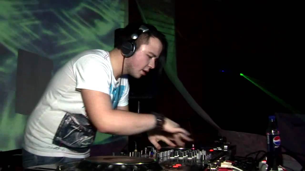 Alex Mad (05.02.11)_directed_v - YouTube