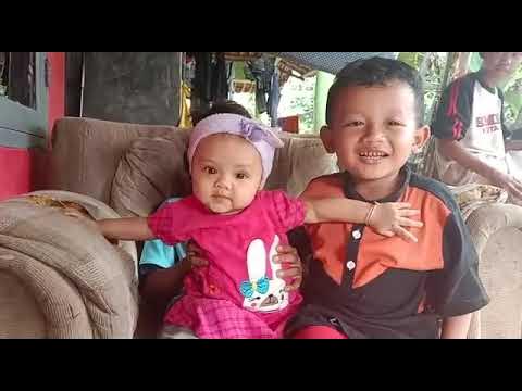 Baby Refiana baru abis mandi langsung banyak yang ngajak main pagi-pagi 🥰 - YouTube