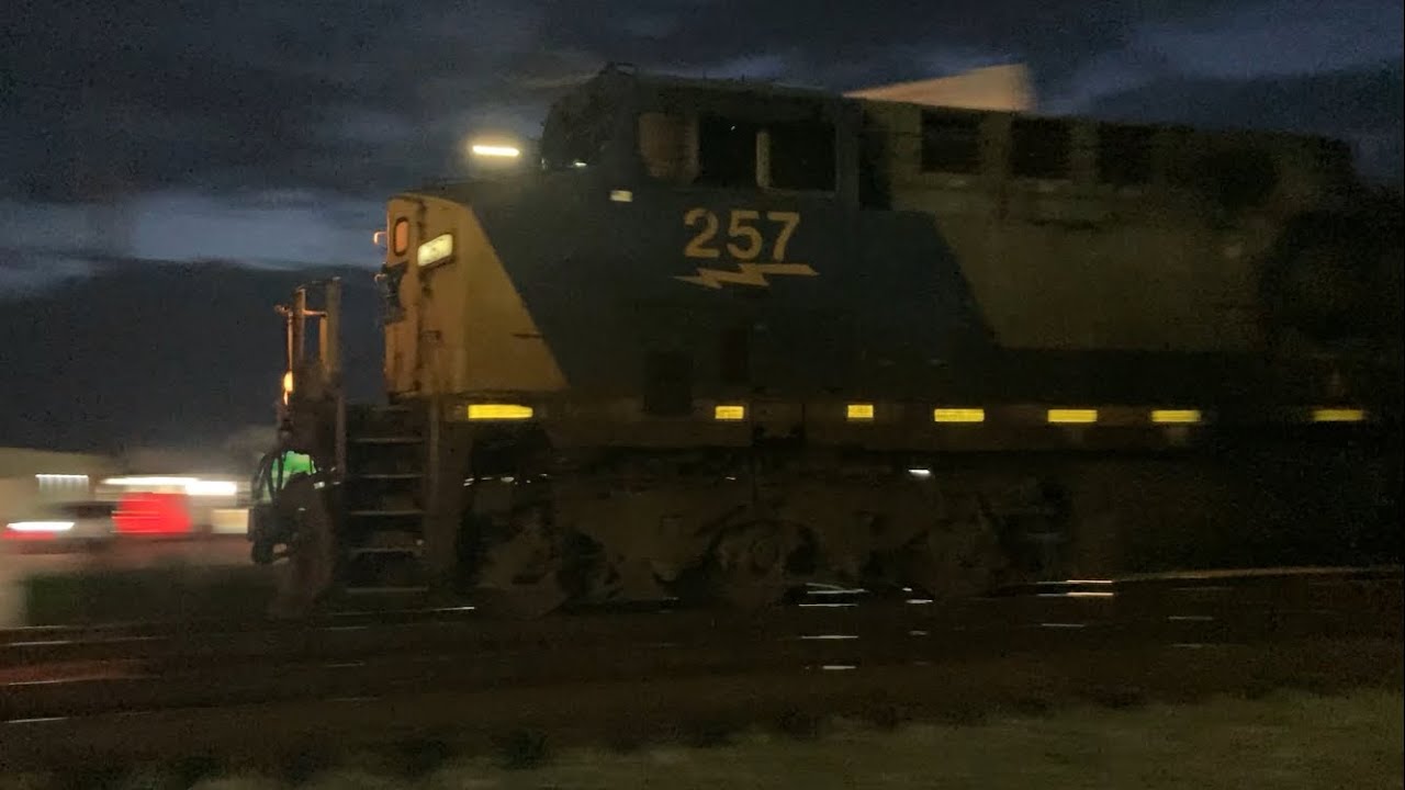 CSX 257 Leads Long CSX G685-15 Loaded Grain Train SB Florence SC - YouTube