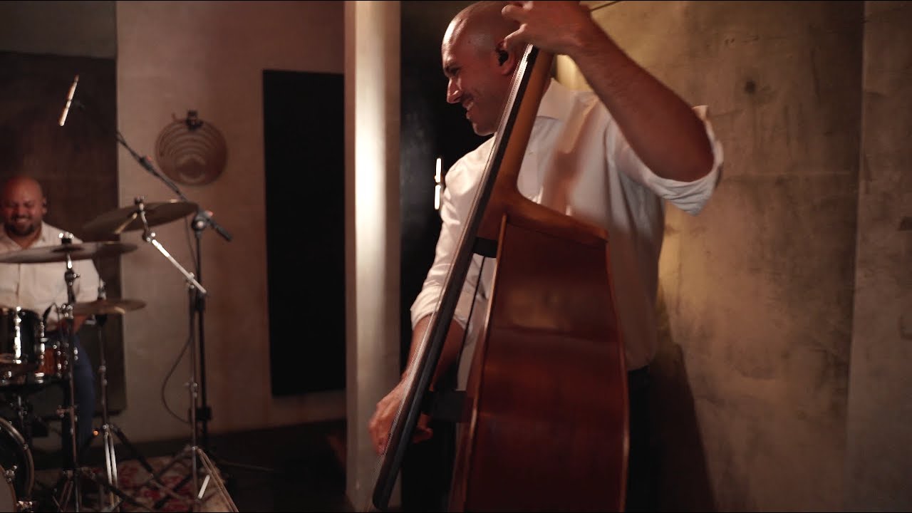 Happy - Pharrell Williams Cover / Aunt & Uncle Live Sessions - YouTube