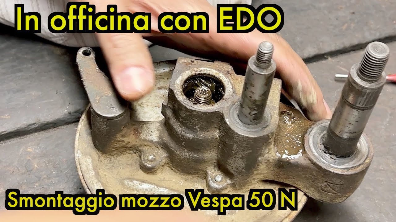 Smontaggio mozzo Vespa 50 N - YouTube