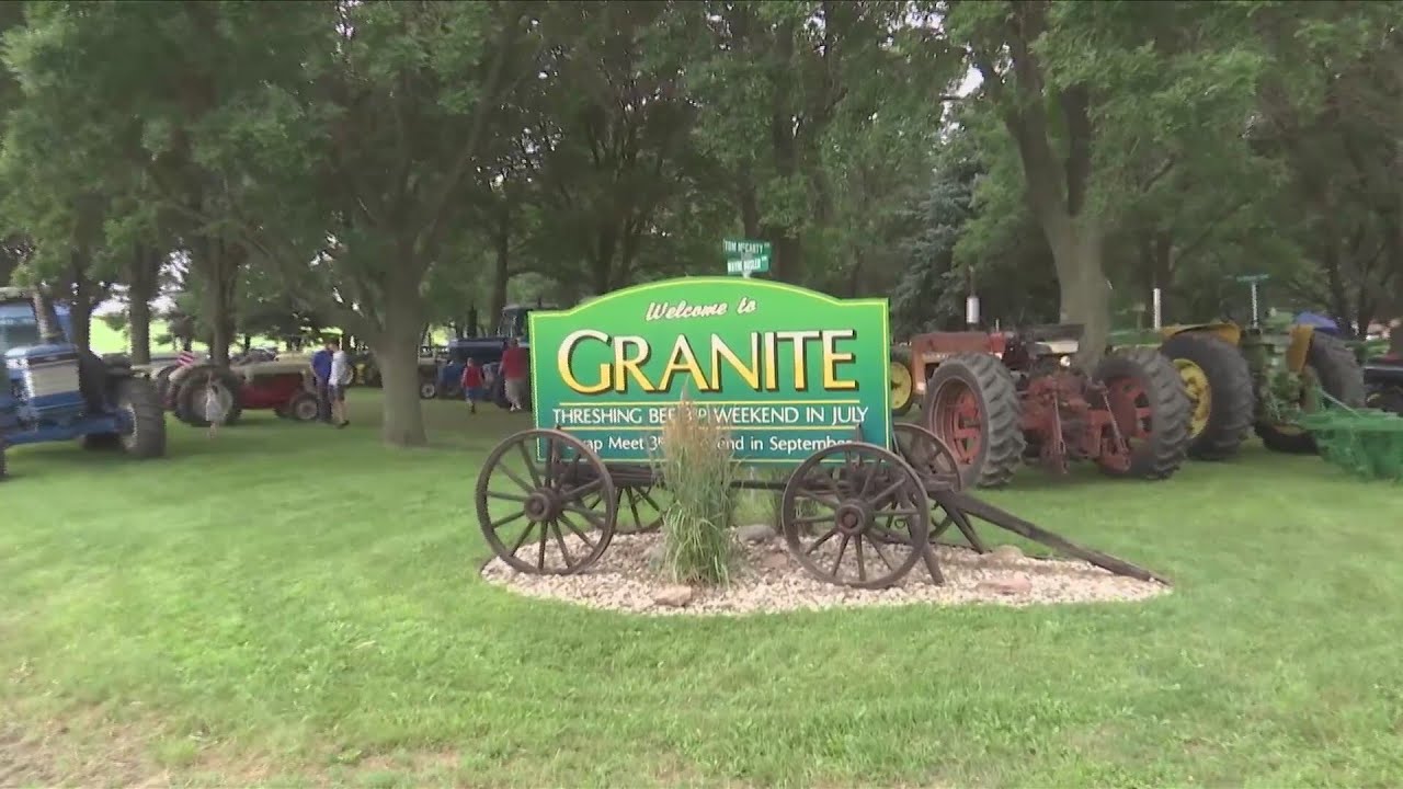 Granite, Iowa, Holds Threshing Bee - YouTube