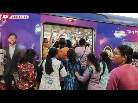 Mumbai local train Ladies crowd kurla Station aur suru hui mara mari ...
