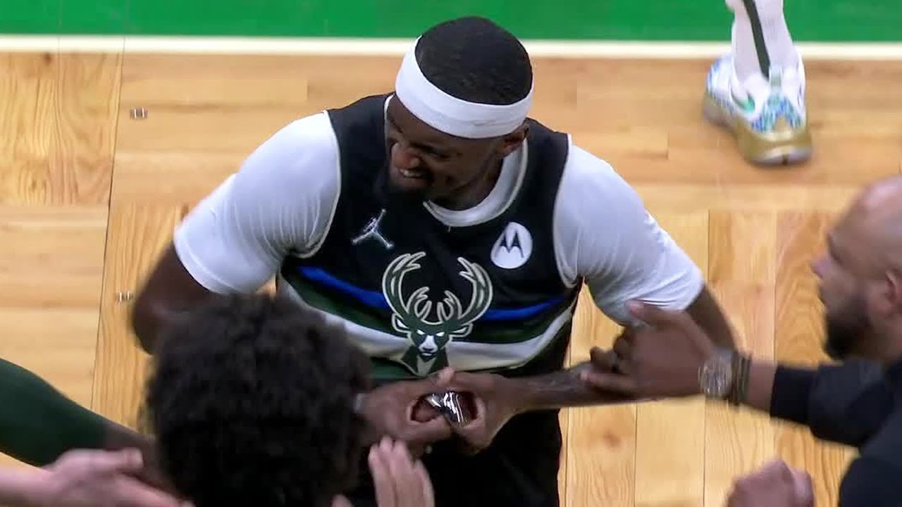 Bobby Portis breaks goggles, chucks into crowd after this foul on ...