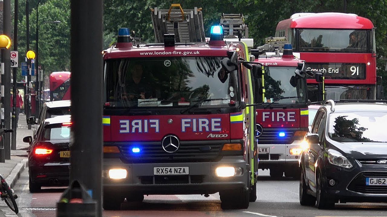CONVOY London Fire Brigade OLD Fire Engines Responding - classic sirens ...