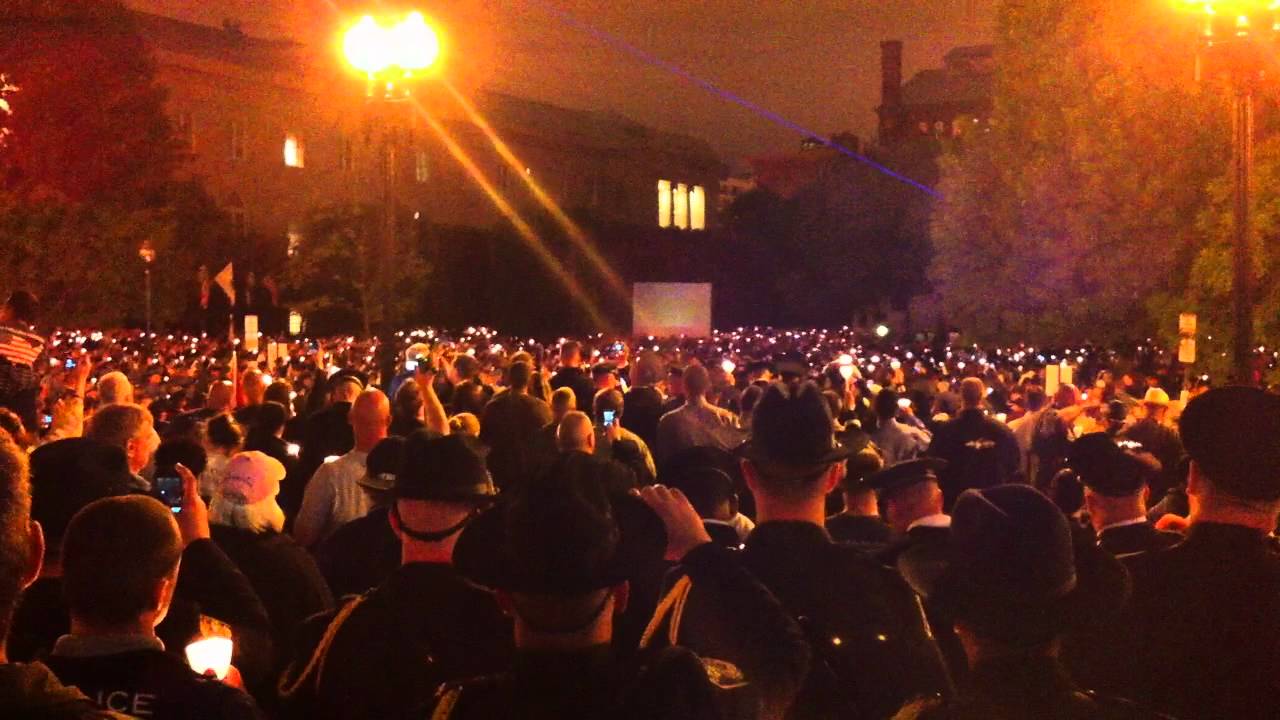 2011 Candlelight Vigil at the National Law Enforcement Officer's ...