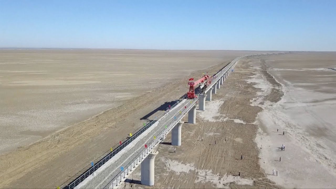 Main structure of longest railway bridge in Xinjiang completed - YouTube