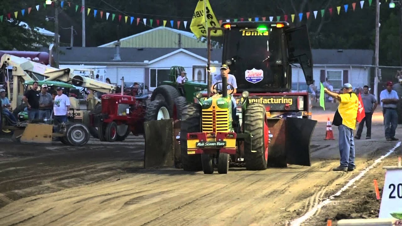 Tractor Pull - 2014 ITPA Classic Division - Lincoln IL - YouTube
