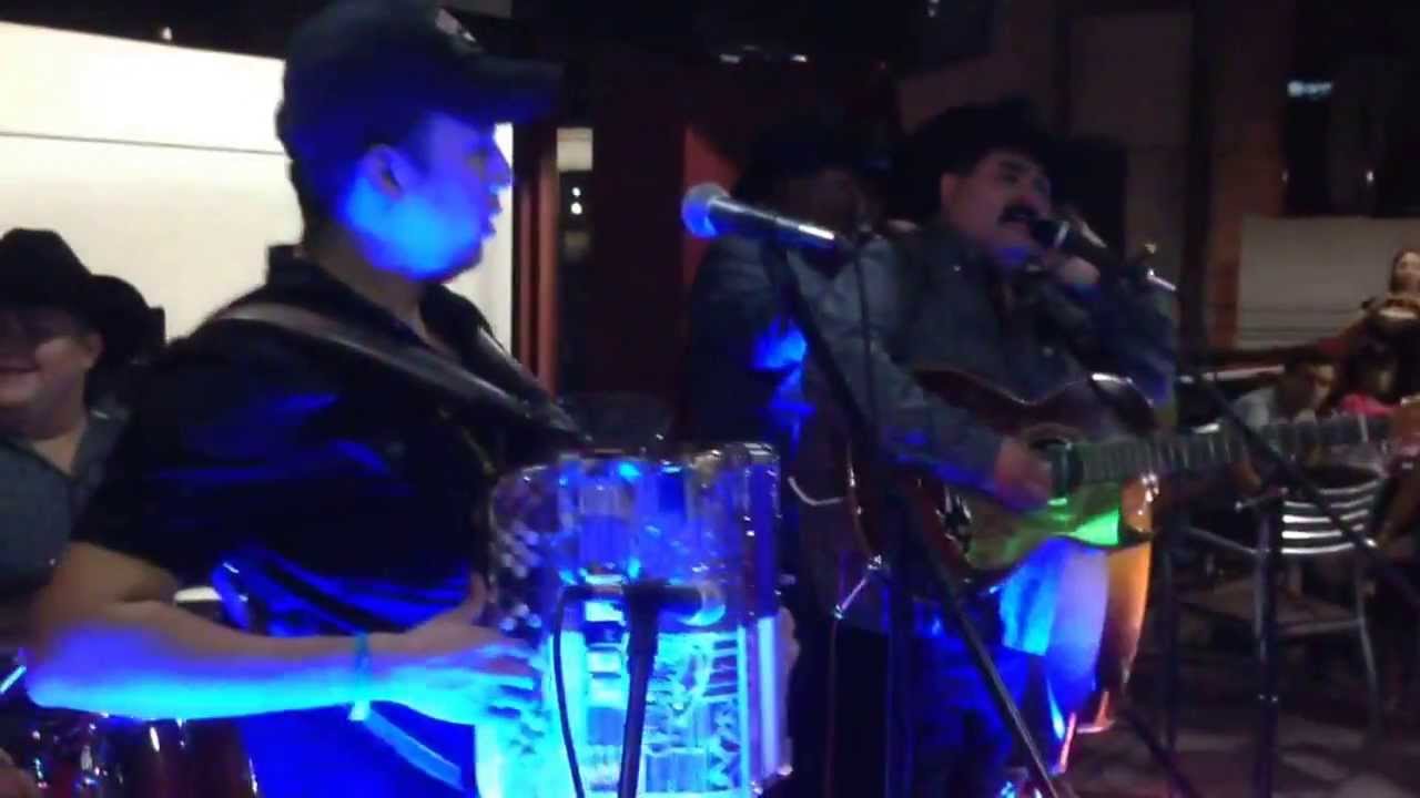 Salomón Robles y Raúl Razo - Seis Pies Abajo - YouTube