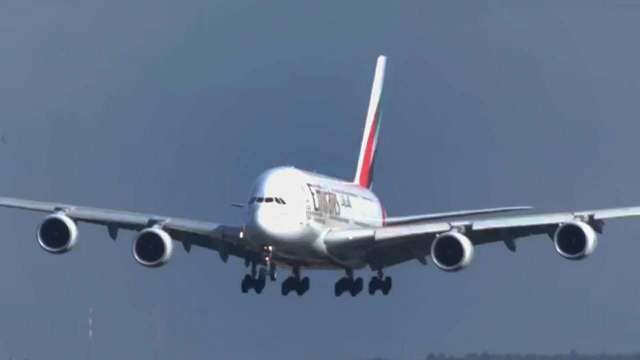 The world Gaint Passenger aircraft Airbus A-380 || Full Double Deck ...