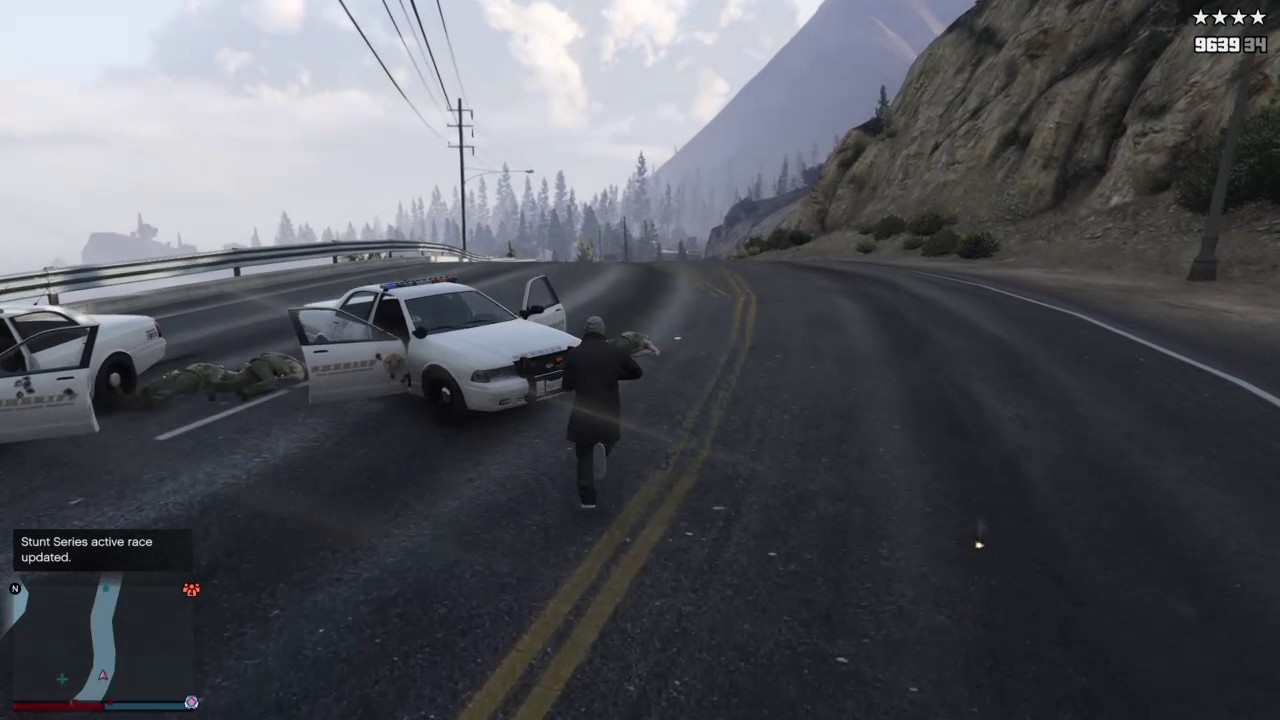 Grand Theft Auto V - Civilians Lending a Hand - YouTube