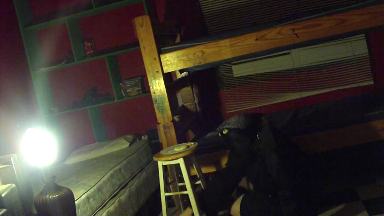 Alien Hidden Under Bunk Bed (2 scary 2 watch) - YouTube