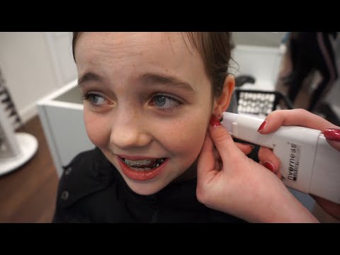 HELP SO SCARY!! I GOT A SECOND EARRING HOLE PUNCHED WITH MICHELLE!! - Bibi