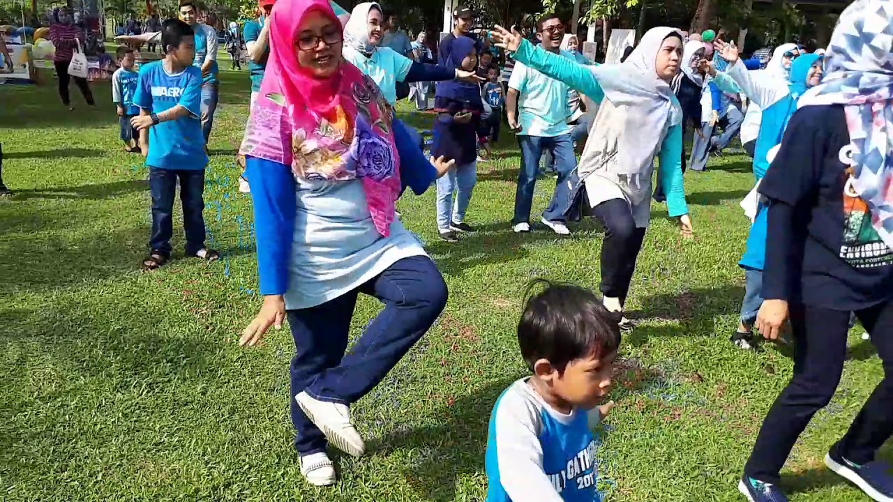 Al Azhar 12 Cikarang | Senam Sehat aL azhar cikarang - YouTube