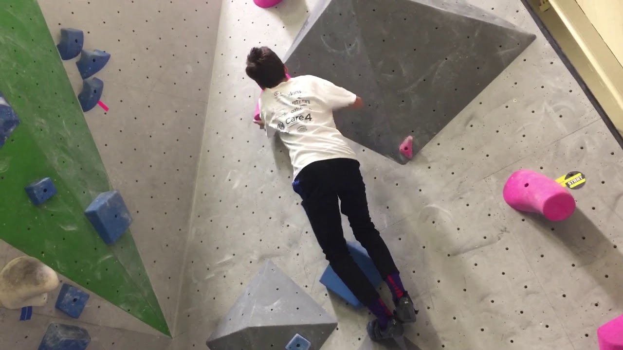 Climbing V3 at Climbers Rock (Stefan) - YouTube