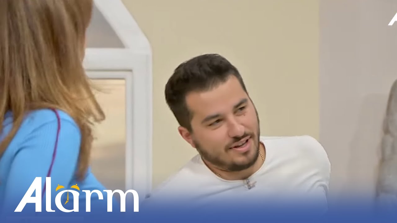Moderatori për t'ja bërë qefin koleges bën këtë gjest, do shkriheni së ...