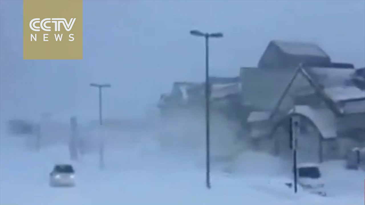 North Japan town buried under snow after massive storm - YouTube