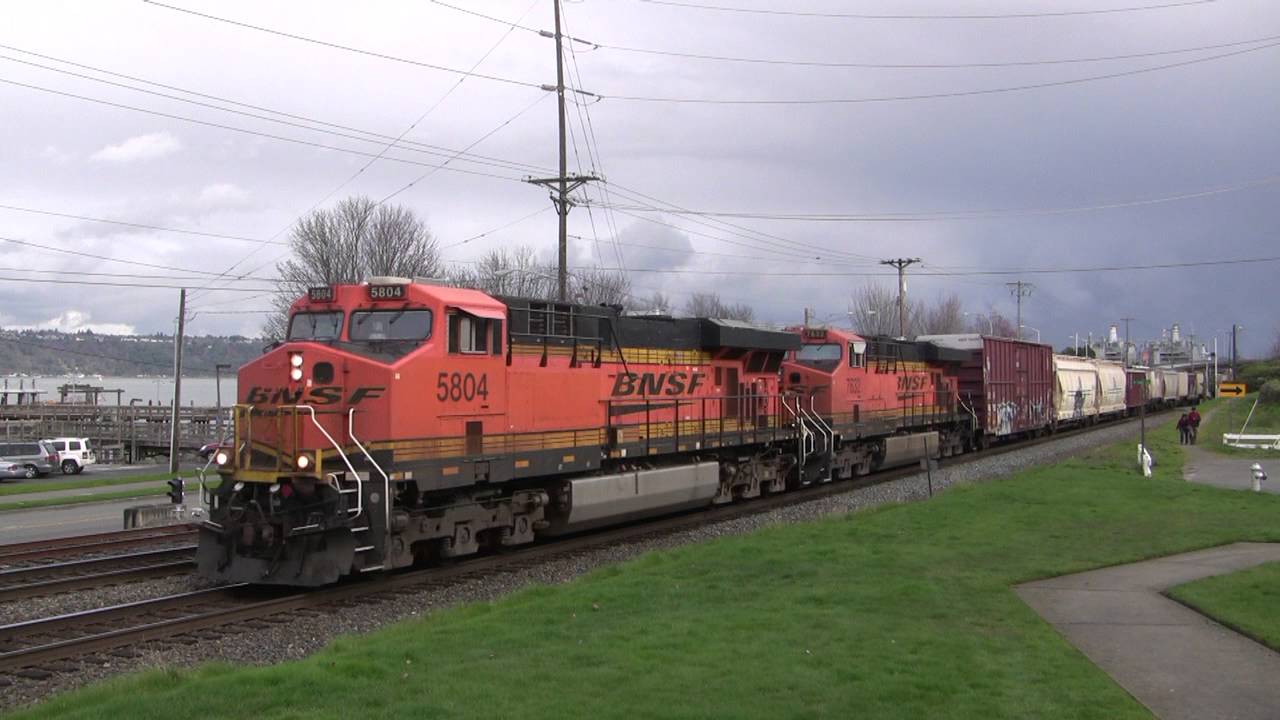 BNSF 5804 Leads A Mixed Freight @ Old Town Tacoma, WA w Canon HF11 - YouTube
