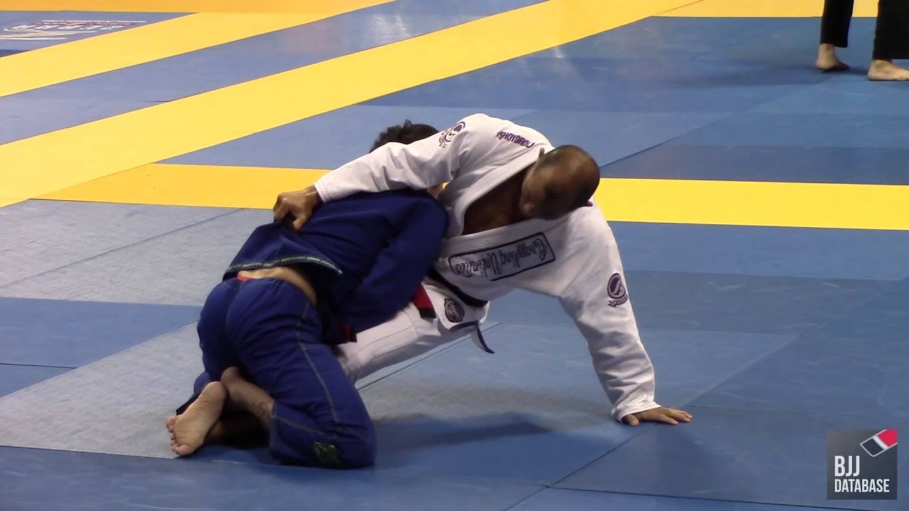 Egan Inoue vs Joel Gingery - IBJJF World Masters 2014 Black Belt Middle ...