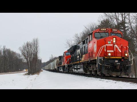 CN 3269 heads S774 south - YouTube
