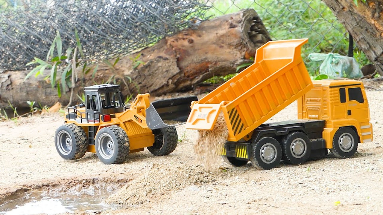 HuiNa 24GHz Excavator Loading Dump Truck | Dump Truck Land Filling Up ...