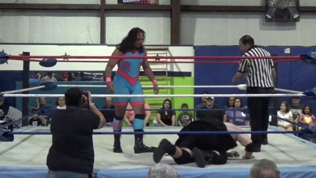 Fabio Estrada vs Max McLung Cruiserweight Championship Match - YouTube