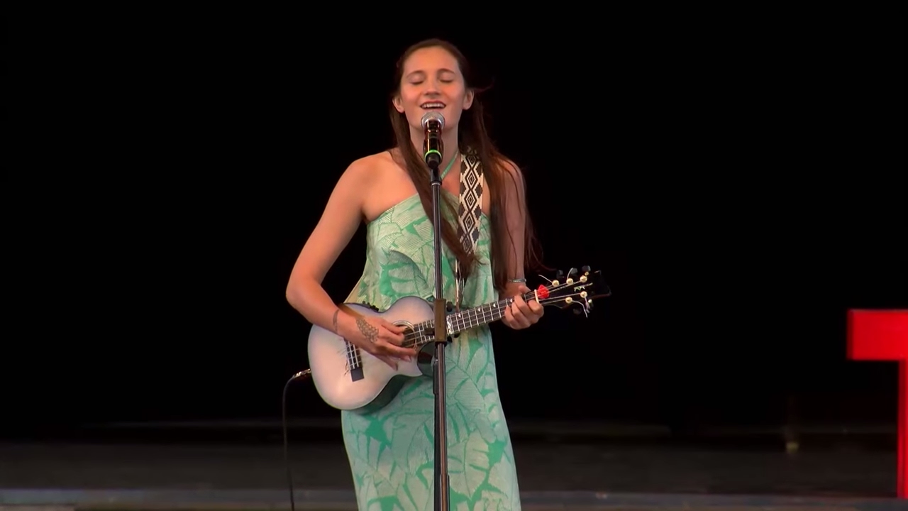 Sonidos de Hawaii | Taimane Gardner | TEDxPuraVidaJoven - YouTube