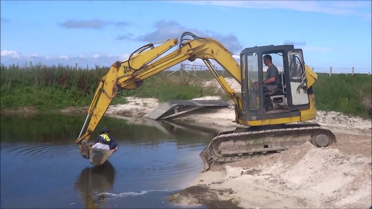Crazy Digger Antics - YouTube