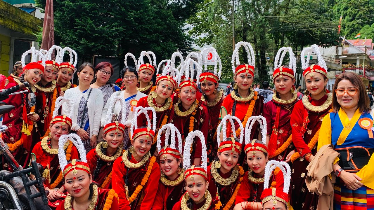 Holy Cross Girls'H.S School#Baraha masey Ghatu dance - YouTube