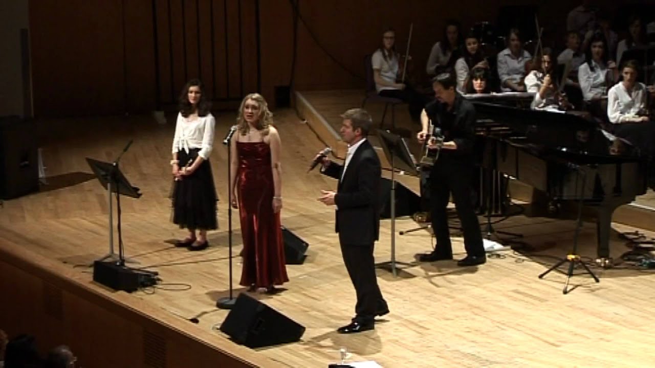 Martin Toal sings Danny Boy at manchesters Bridgewater Hall. - YouTube