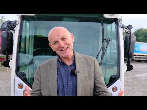 Yolların temizliği kadın operatöre emanet