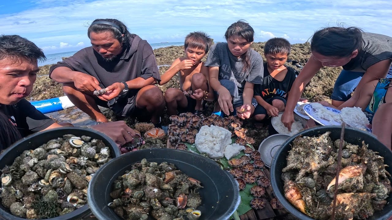 Ang daming seashell sa lugar natu, halos puno ang mga baldi namin, at ...