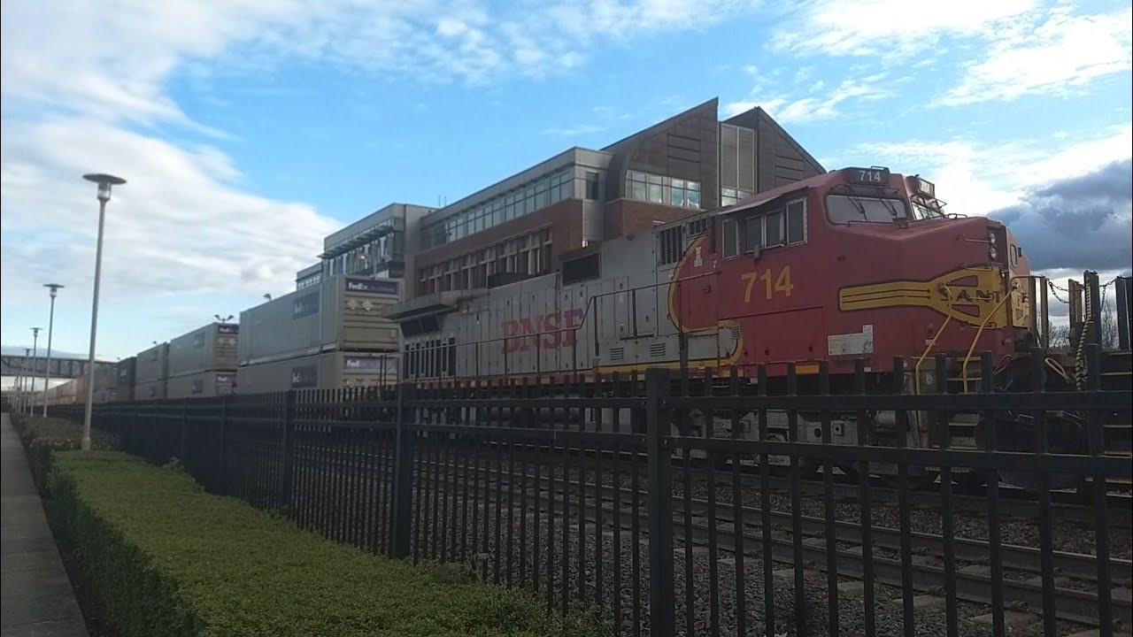 A Little Adventure: WB Intermodal at Everett, WA w/KCS, BNSF 714 - YouTube