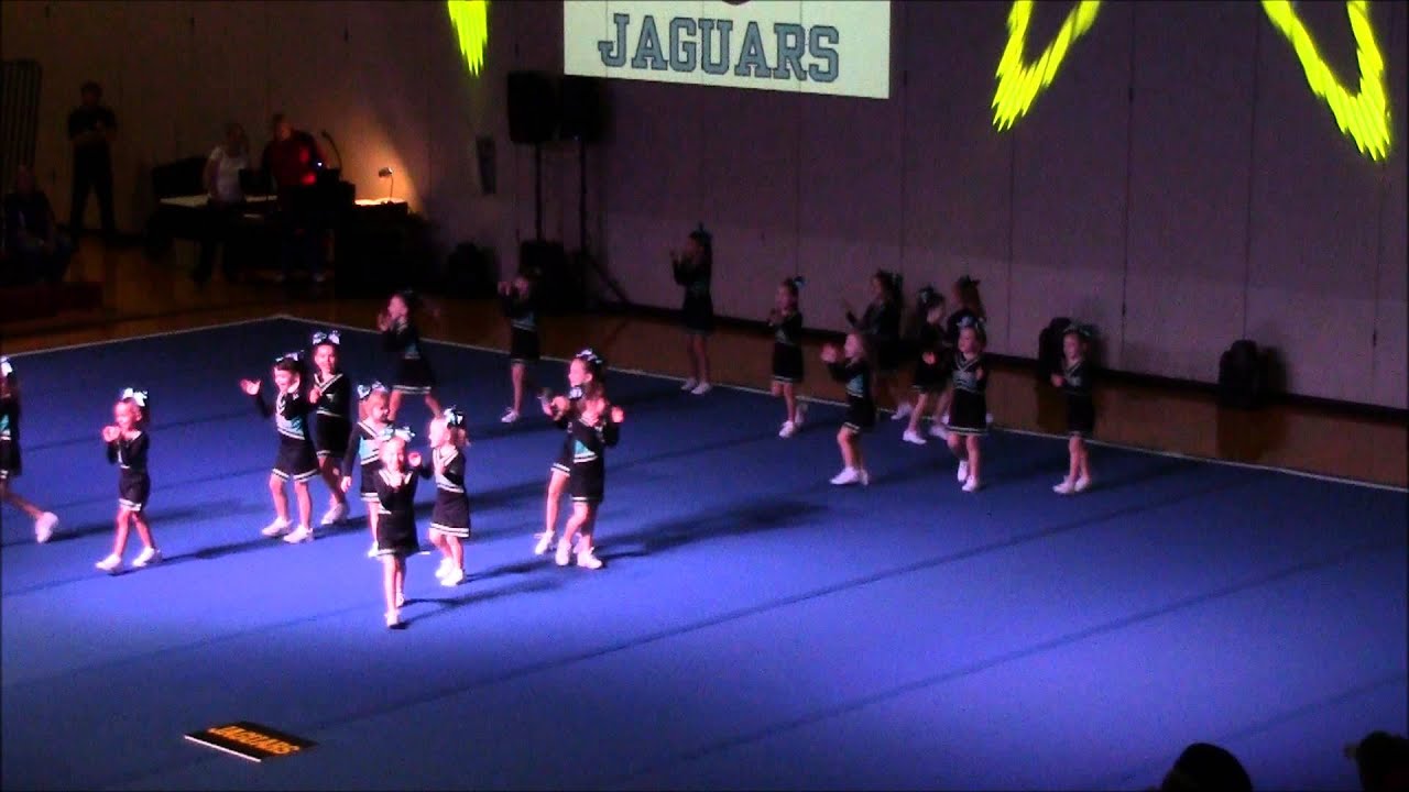 Bedford Jaguars Tiny Mites Cheer - YouTube