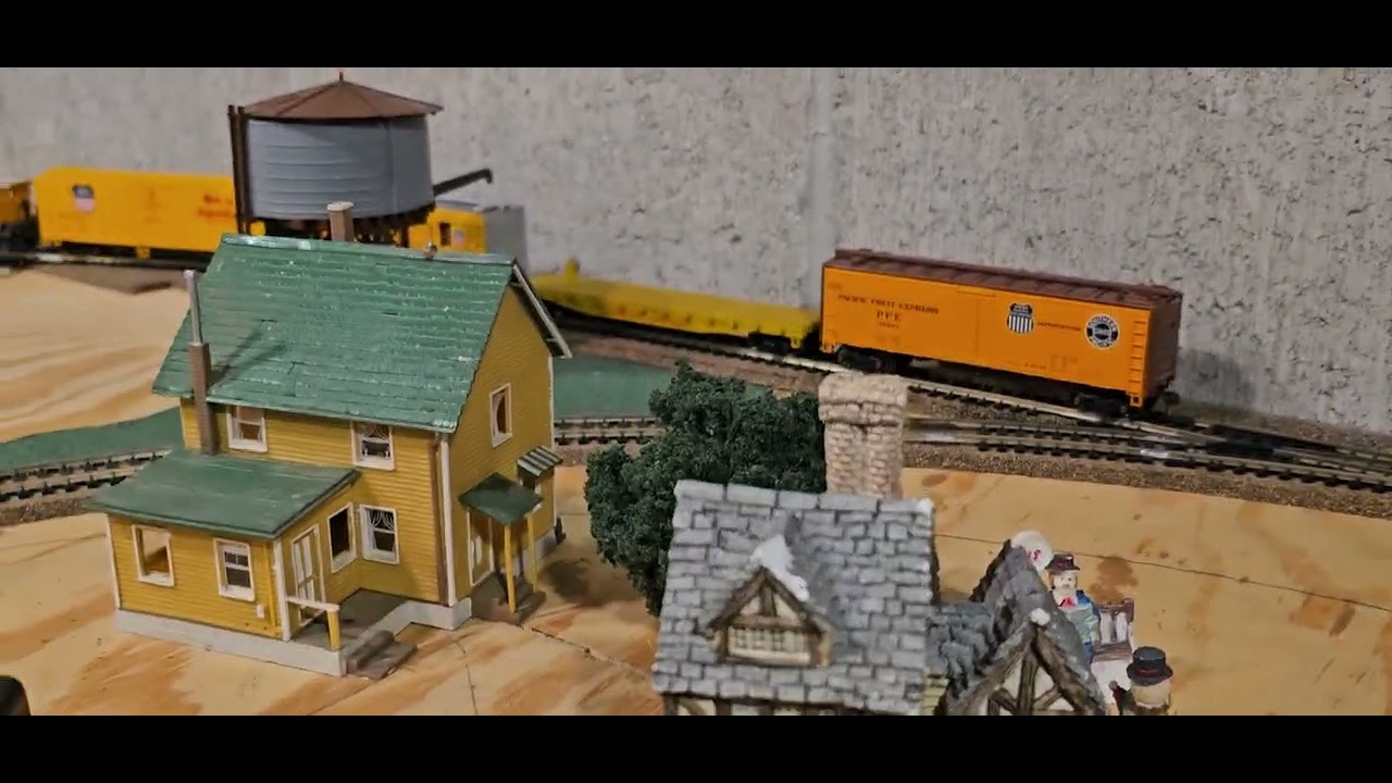 UP excursion train (shout out to lemonadebrosgaming) - YouTube