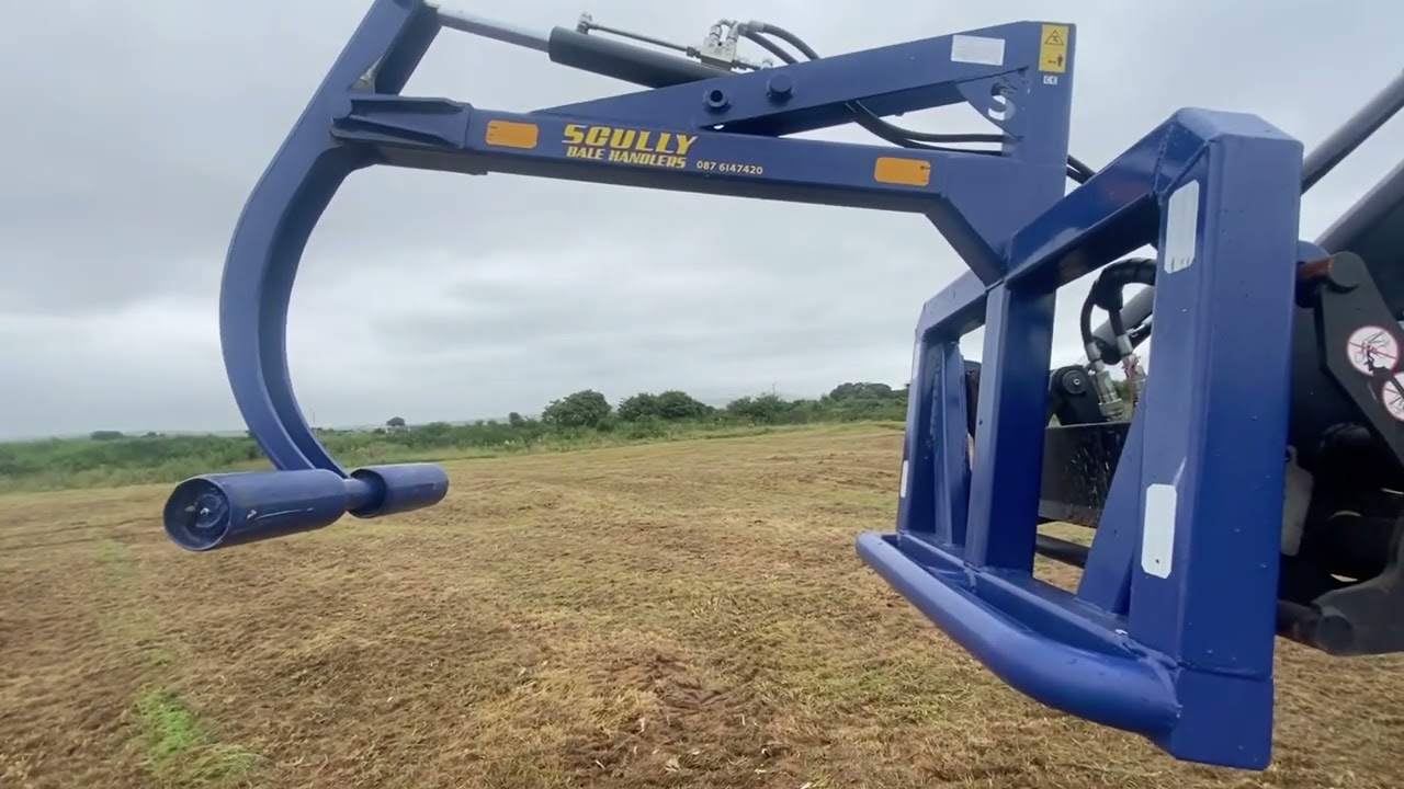 SILAGE BALES AND A LOOK AT THE NEW BALE GRAB !!! - YouTube