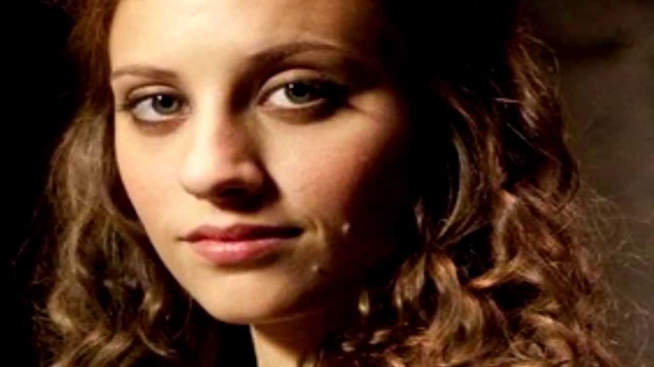 Isabel TVE - 24ª Canción: Yo, La Reina - YouTube