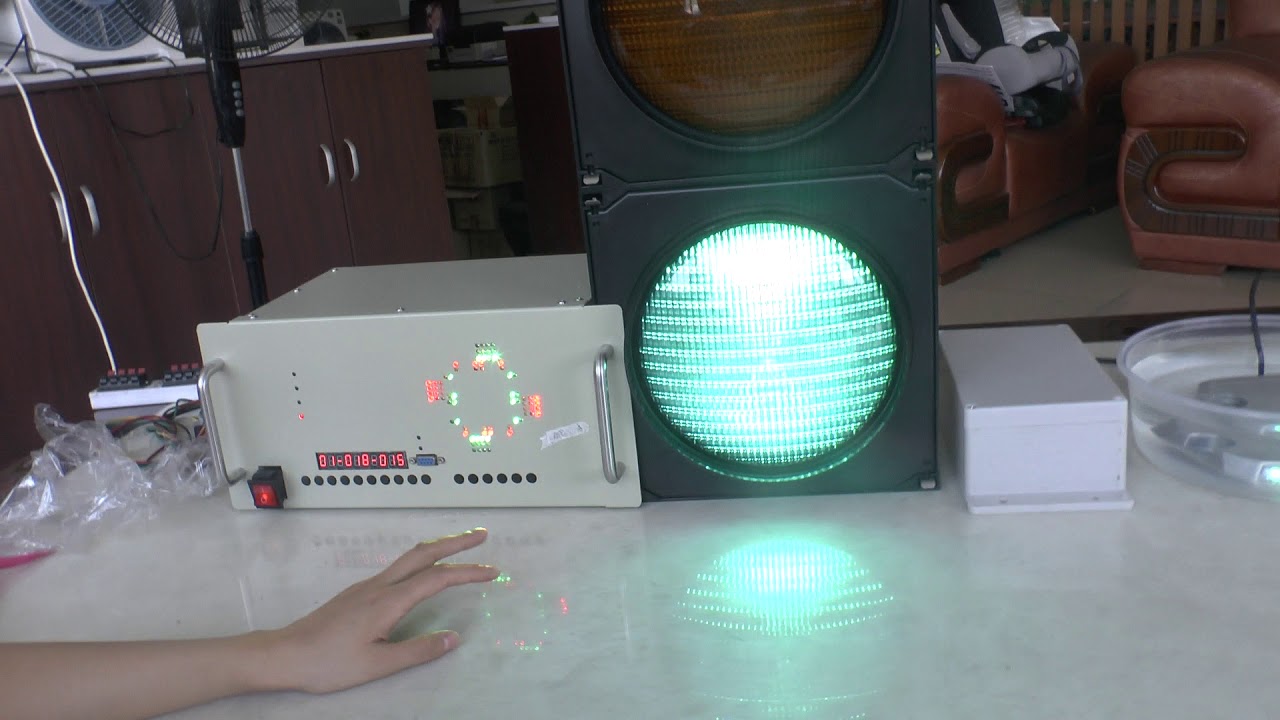 Traffic stub light for vehicle driver - YouTube