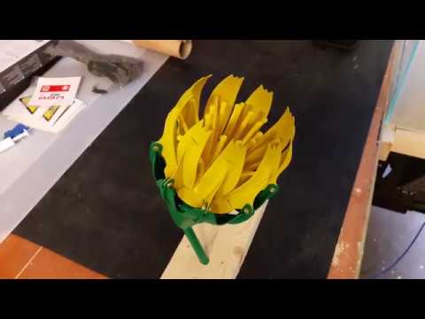Animatronic flower - YouTube