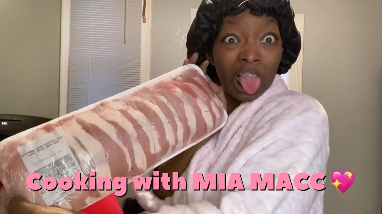 COOKING WITH MIA MACC | SMOTHERED PORK CHOP DINNER - YouTube