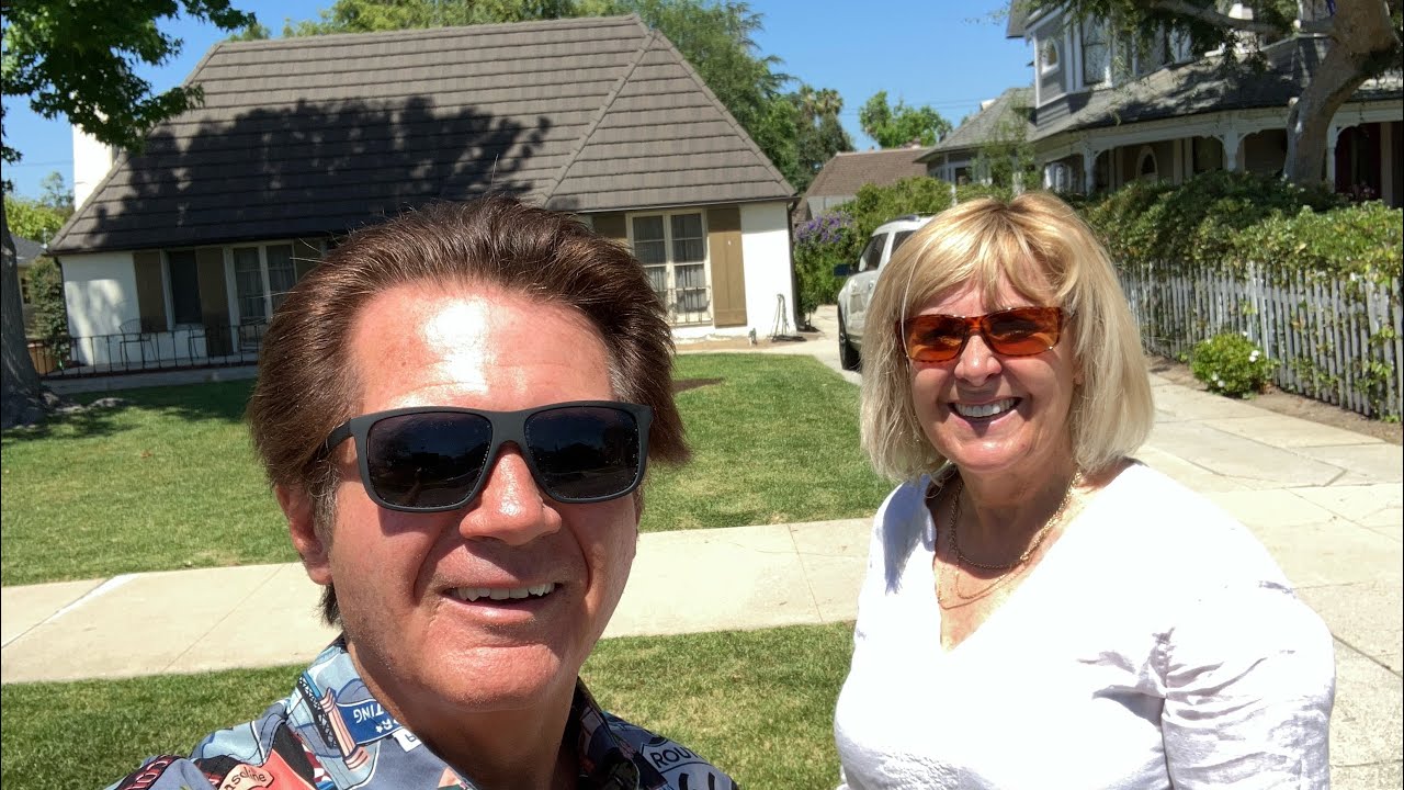 Albert Einstein home - YouTube