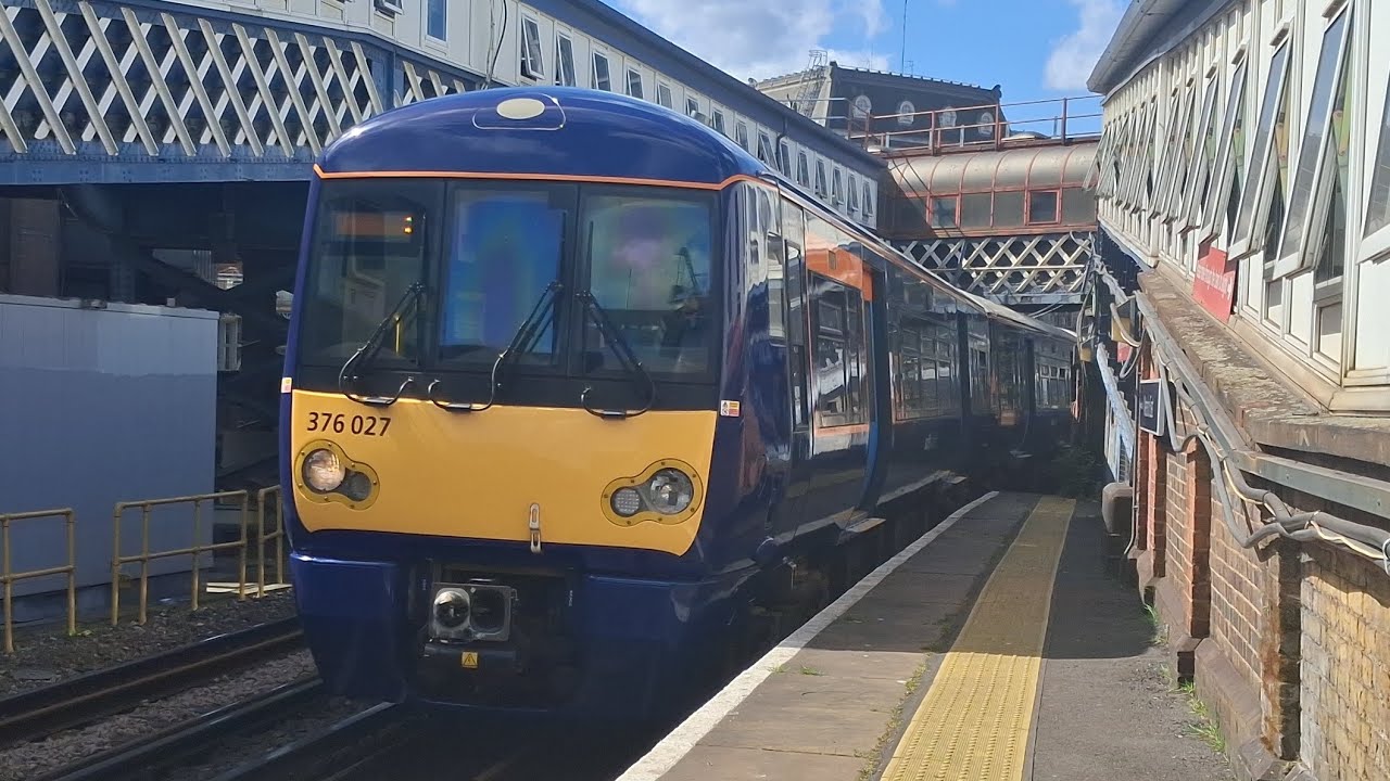 BRAND NEW Southeastern Class 376 in Blue approaching Waterloo East | 16 ...