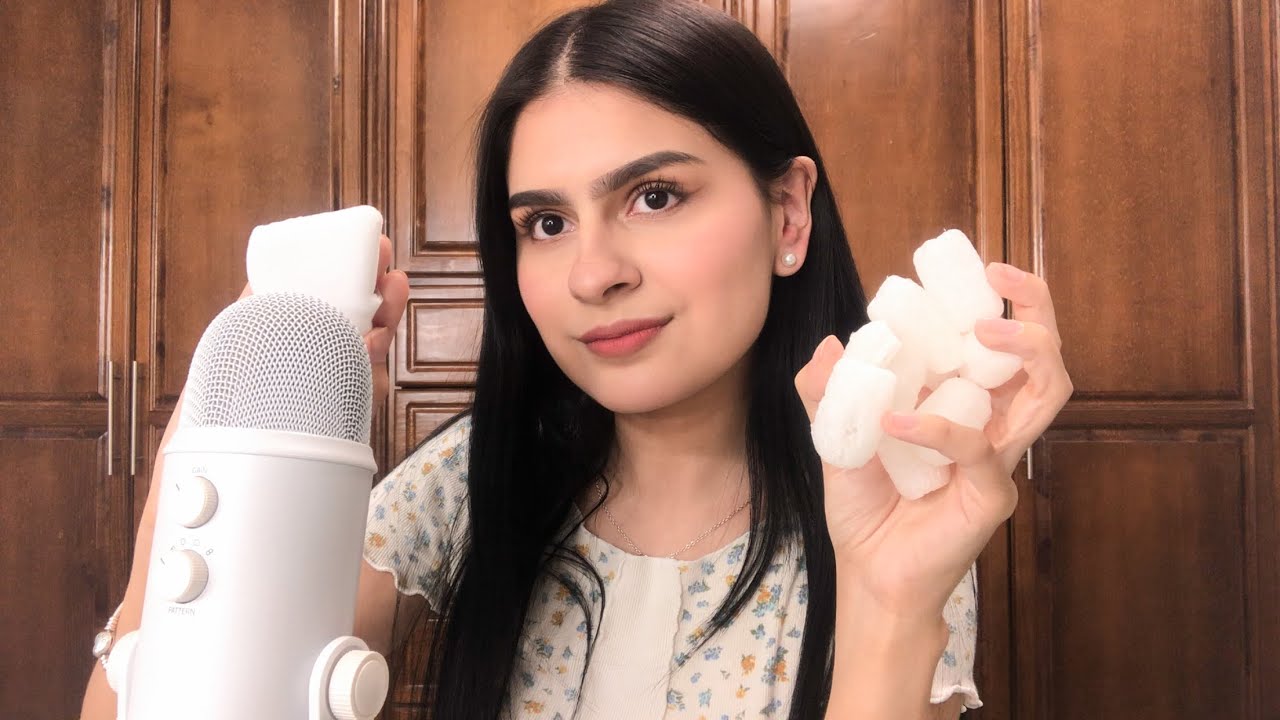 ASMR triggers de color blanco ☁️ʚɞ ⁺˖ ⸝⸝ (tapping, mouth sounds, inaudible) - YouTube