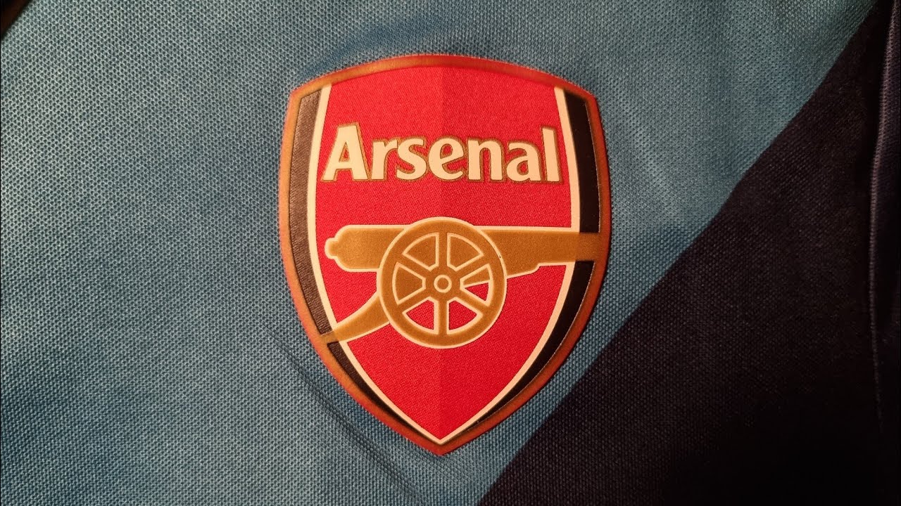 Arsenal Crest Close Up Compilation - YouTube