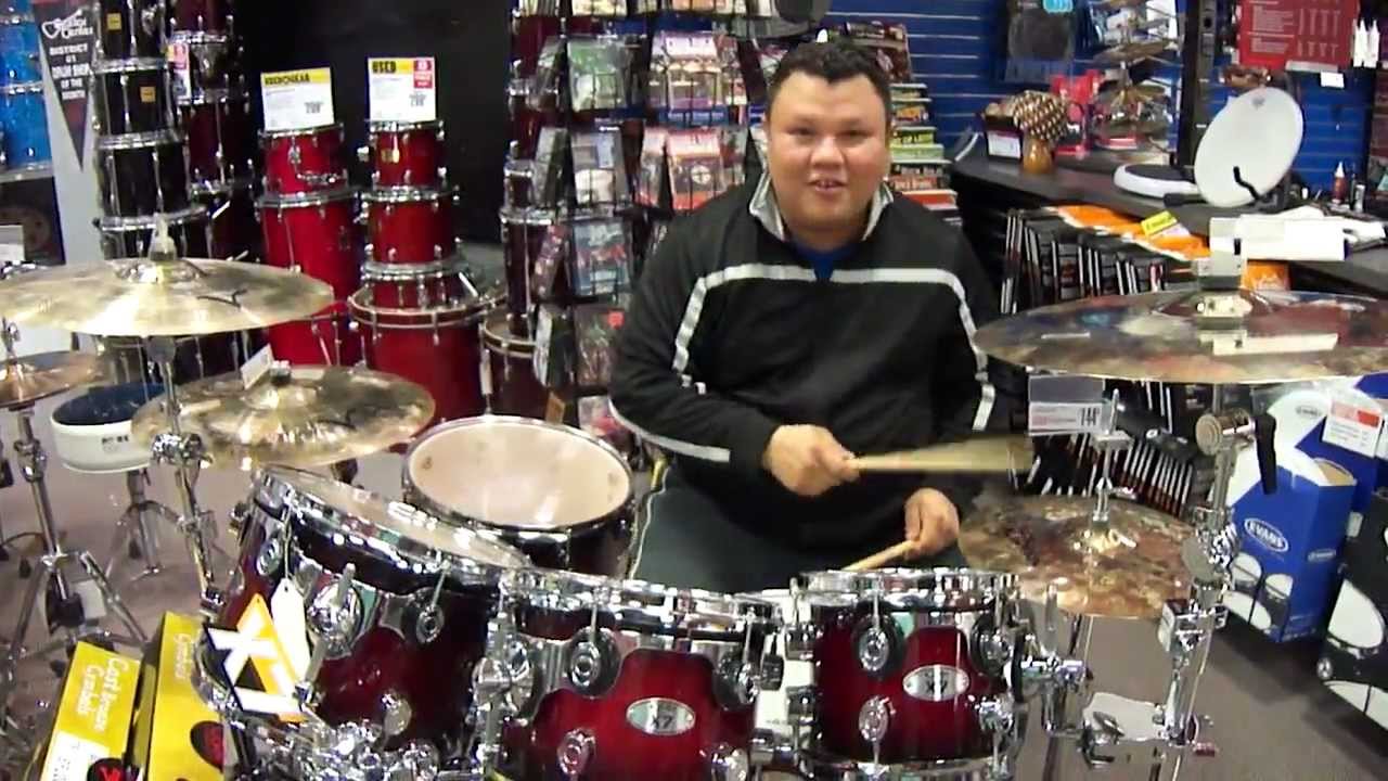 GRUPO MANDINGO-MARIO ESPARZA TOCANDO UN SOLO EN BATERIA DE GUITAR ...