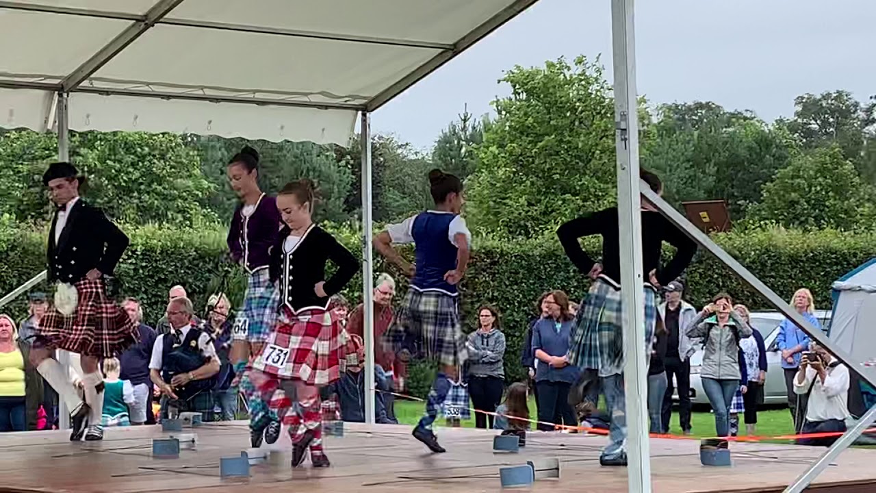 Highland dance competition - YouTube